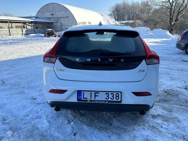 Balts Volvo V40 2015 Kauņa, ar dzinēja tilpumu 1.98 L un nobraukumu 310 tūkst. km par 6000 €, foto 6 vietnē AUTOMOTO.COM.LV