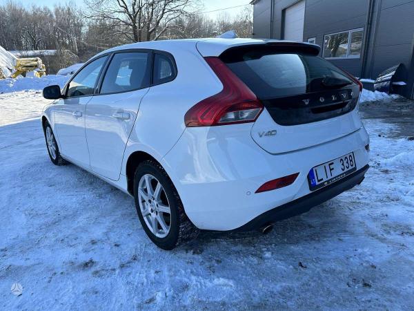 Balts Volvo V40 2015 Kauņa, ar dzinēja tilpumu 1.98 L un nobraukumu 310 tūkst. km par 6000 €, foto 7 vietnē AUTOMOTO.COM.LV