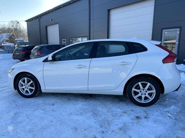 Balts Volvo V40 2015 Kauņa, ar dzinēja tilpumu 1.98 L un nobraukumu 310 tūkst. km par 6000 €, foto 8 vietnē AUTOMOTO.COM.LV