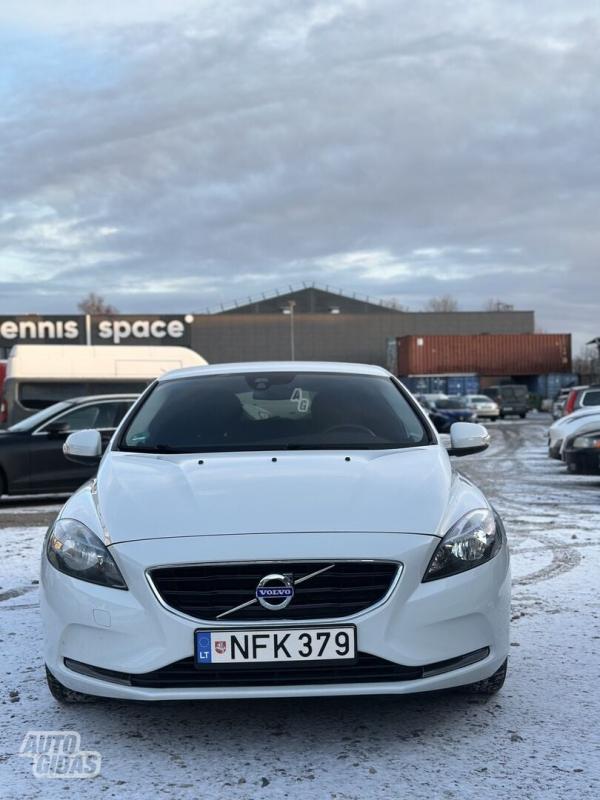 Balts Volvo V40 2015 Kauņa, ar dzinēja tilpumu 2.00 L un nobraukumu 235 tūkst. km par 7400 €, foto 4 vietnē AUTOMOTO.COM.LV