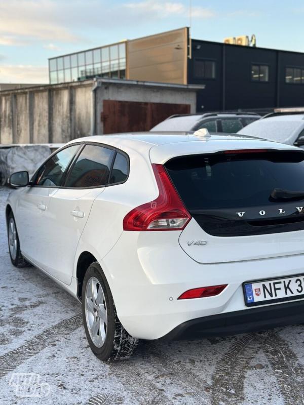 Balts Volvo V40 2015 Kauņa, ar dzinēja tilpumu 2.00 L un nobraukumu 235 tūkst. km par 7400 €, foto 6 vietnē AUTOMOTO.COM.LV