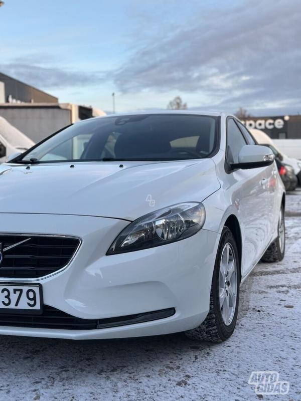 Balts Volvo V40 2015 Kauņa, ar dzinēja tilpumu 2.00 L un nobraukumu 235 tūkst. km par 7400 €, foto 7 vietnē AUTOMOTO.COM.LV