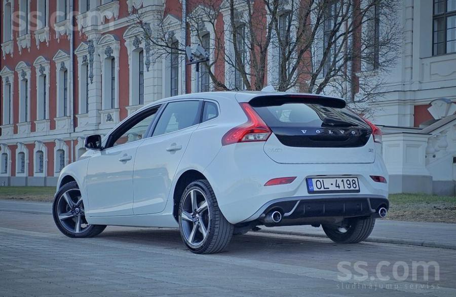 Balts Volvo V40 2015 Jelgava, ar dzinēja tilpumu 2.00 L un nobraukumu 186 tūkst. km par 7690 €, foto 3 vietnē AUTOMOTO.COM.LV