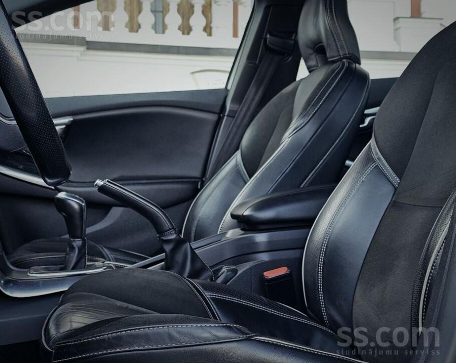 Balts Volvo V40 2015 Jelgava, ar dzinēja tilpumu 2.00 L un nobraukumu 186 tūkst. km par 7690 €, foto 11 vietnē AUTOMOTO.COM.LV