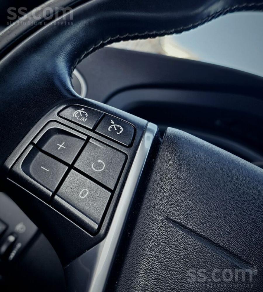 Balts Volvo V40 2015 Jelgava, ar dzinēja tilpumu 2.00 L un nobraukumu 186 tūkst. km par 7690 €, foto 17 vietnē AUTOMOTO.COM.LV