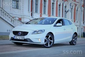 White Volvo V40 2015 in Jelgava, with an engine capacity of 2.00 L and mileage of 186 thousand km for 7690 €, photo  on AUTOMOTO.COM.LV