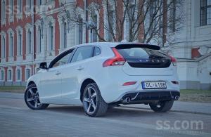 Balts Volvo V40 2015 Jelgava, ar dzinēja tilpumu 2.00 L un nobraukumu 186 tūkst. km par 7690 €, foto 3 vietnē AUTOMOTO.COM.LV
