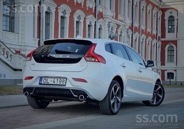 Balts Volvo V40 2015 Jelgava, ar dzinēja tilpumu 2.00 L un nobraukumu 186 tūkst. km par 7690 €, foto 3 vietnē AUTOMOTO.COM.LV