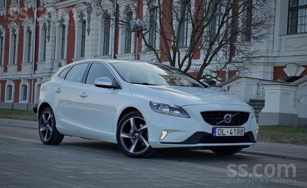 Balts Volvo V40 2015 Jelgava, ar dzinēja tilpumu 2.00 L un nobraukumu 186 tūkst. km par 7690 €, foto 4 vietnē AUTOMOTO.COM.LV