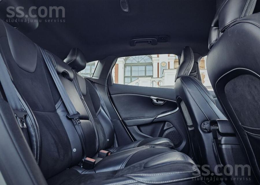 Balts Volvo V40 2015 Jelgava, ar dzinēja tilpumu 2.00 L un nobraukumu 186 tūkst. km par 7690 €, foto 13 vietnē AUTOMOTO.COM.LV