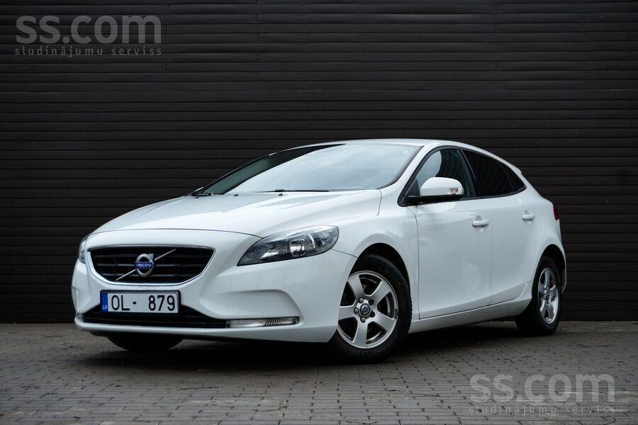 White Volvo V40 2015 in Riga, with an engine capacity of 1.60 L and mileage of 223 thousand km for 7790 €, photo 1 on AUTOMOTO.COM.LV