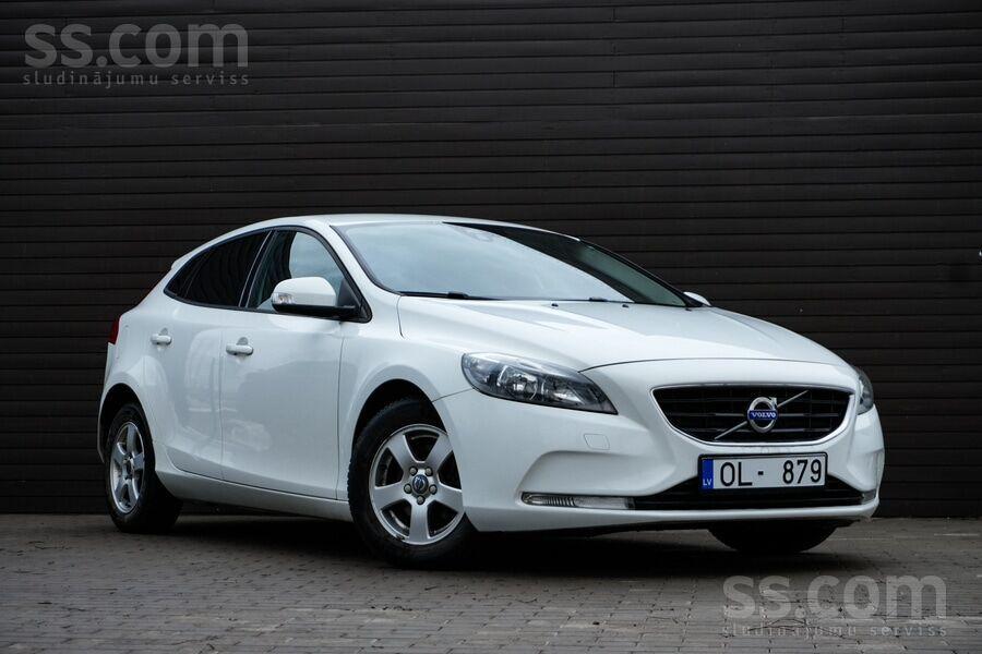 White Volvo V40 2015 in Riga, with an engine capacity of 1.60 L and mileage of 223 thousand km for 7790 €, photo 3 on AUTOMOTO.COM.LV