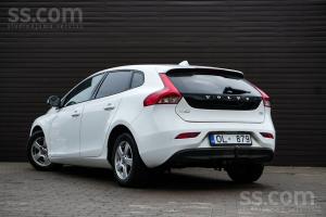 White Volvo V40 2015 in Riga, with an engine capacity of 1.60 L and mileage of 223 thousand km for 7790 €, photo 5 on AUTOMOTO.COM.LV