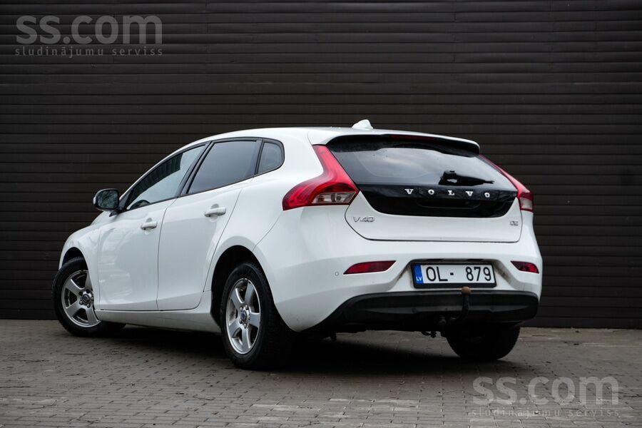 White Volvo V40 2015 in Riga, with an engine capacity of 1.60 L and mileage of 223 thousand km for 7790 €, photo 5 on AUTOMOTO.COM.LV