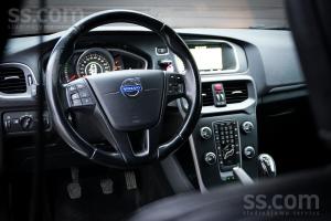 White Volvo V40 2015 in Riga, with an engine capacity of 1.60 L and mileage of 223 thousand km for 7790 €, photo 6 on AUTOMOTO.COM.LV