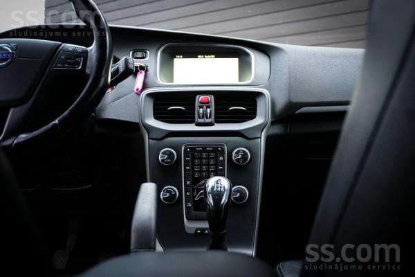 Balts Volvo V40 2015 Rīga, ar dzinēja tilpumu 1.60 L un nobraukumu 223 tūkst. km par 7790 €, foto 6 vietnē AUTOMOTO.COM.LV