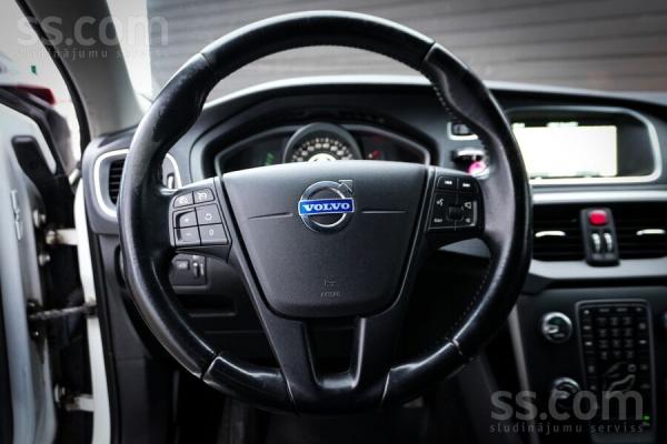 Balts Volvo V40 2015 Rīga, ar dzinēja tilpumu 1.60 L un nobraukumu 223 tūkst. km par 7790 €, foto 8 vietnē AUTOMOTO.COM.LV