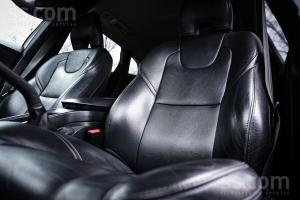 White Volvo V40 2015 in Riga, with an engine capacity of 1.60 L and mileage of 223 thousand km for 7790 €, photo 12 on AUTOMOTO.COM.LV