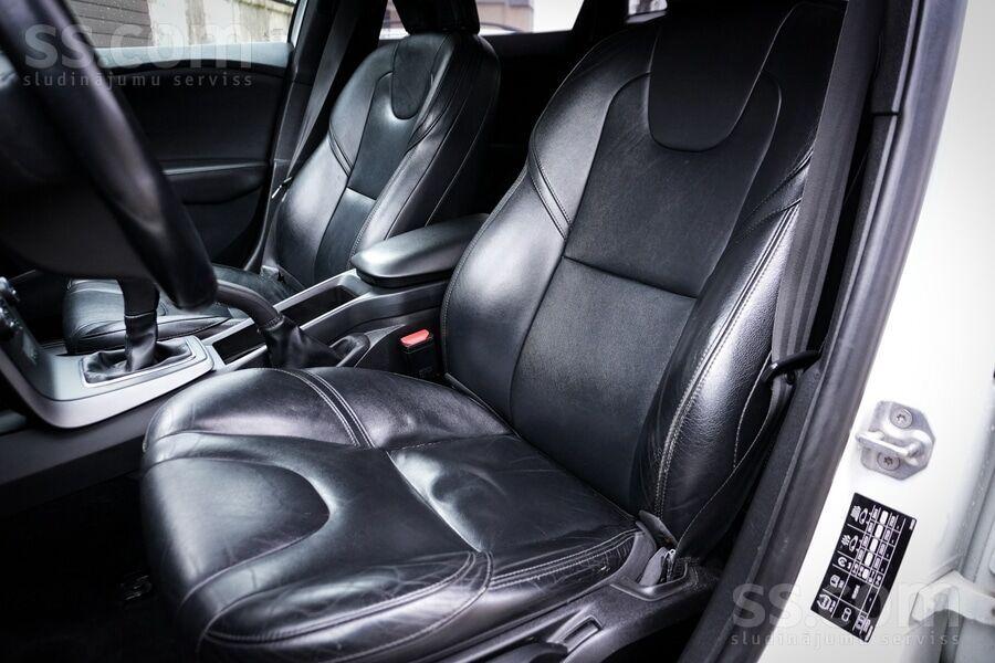 White Volvo V40 2015 in Riga, with an engine capacity of 1.60 L and mileage of 223 thousand km for 7790 €, photo 13 on AUTOMOTO.COM.LV