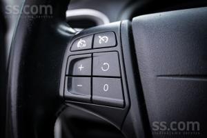White Volvo V40 2015 in Riga, with an engine capacity of 1.60 L and mileage of 223 thousand km for 7790 €, photo 16 on AUTOMOTO.COM.LV