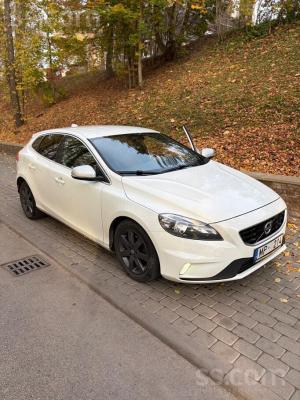 Balts Volvo V40 2015 Bauska, ar dzinēja tilpumu 2.00 L un nobraukumu 314 tūkst. km par 7600 €, foto  vietnē AUTOMOTO.COM.LV