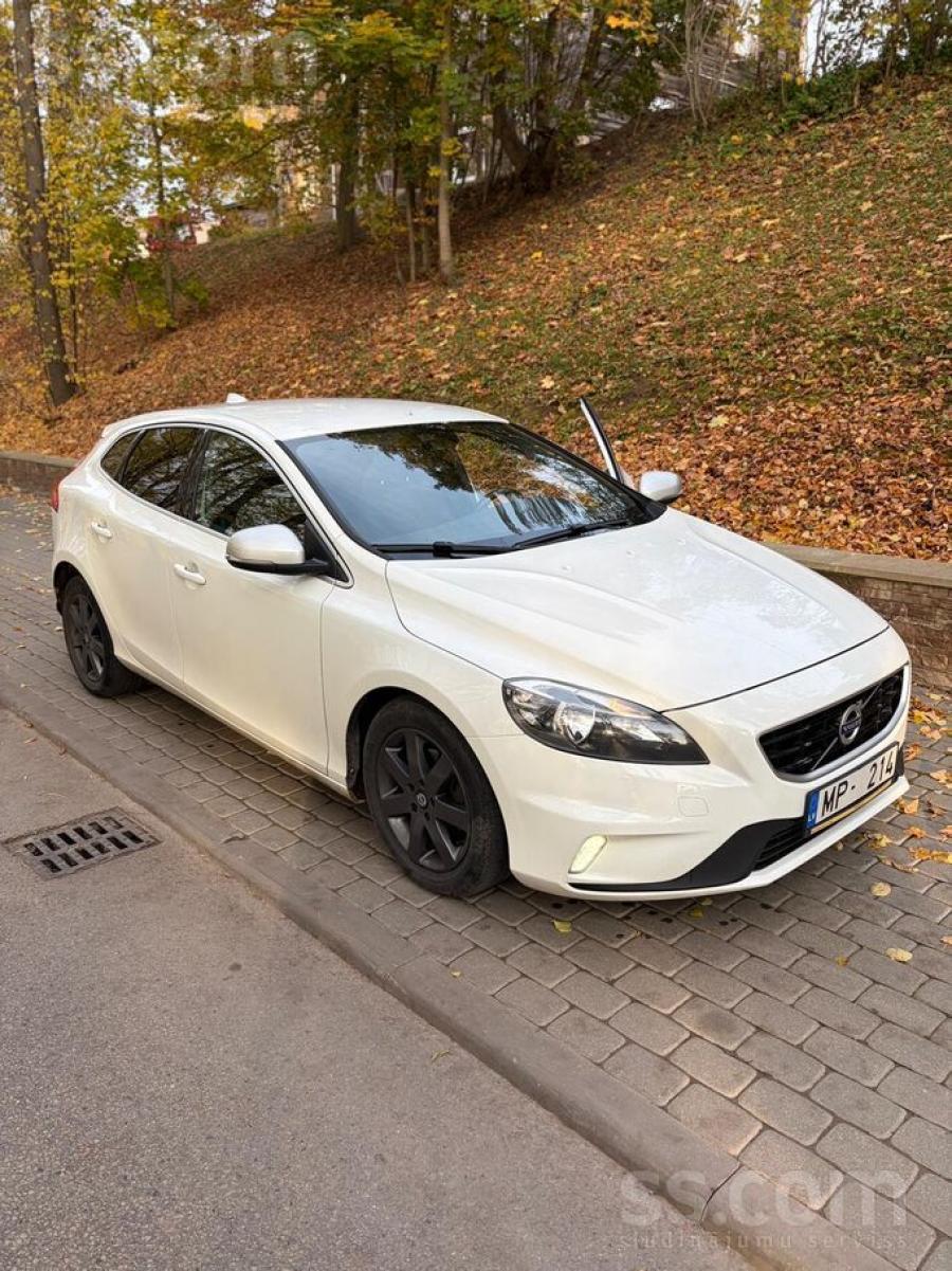 Balts Volvo V40 2015 Bauska, ar dzinēja tilpumu 2.00 L un nobraukumu 314 tūkst. km par 7600 €, foto 1 vietnē AUTOMOTO.COM.LV