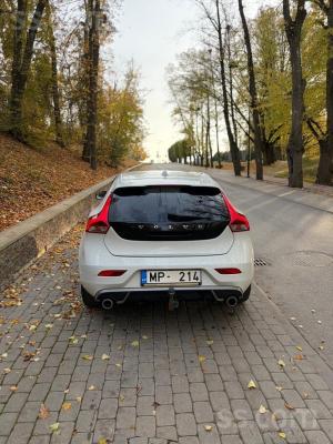 Balts Volvo V40 2015 Bauska, ar dzinēja tilpumu 2.00 L un nobraukumu 314 tūkst. km par 7600 €, foto 3 vietnē AUTOMOTO.COM.LV