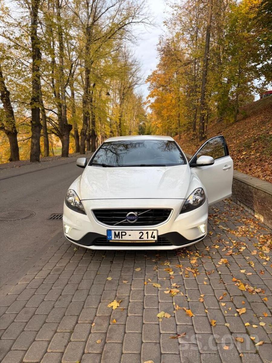 Balts Volvo V40 2015 Bauska, ar dzinēja tilpumu 2.00 L un nobraukumu 314 tūkst. km par 7600 €, foto 4 vietnē AUTOMOTO.COM.LV