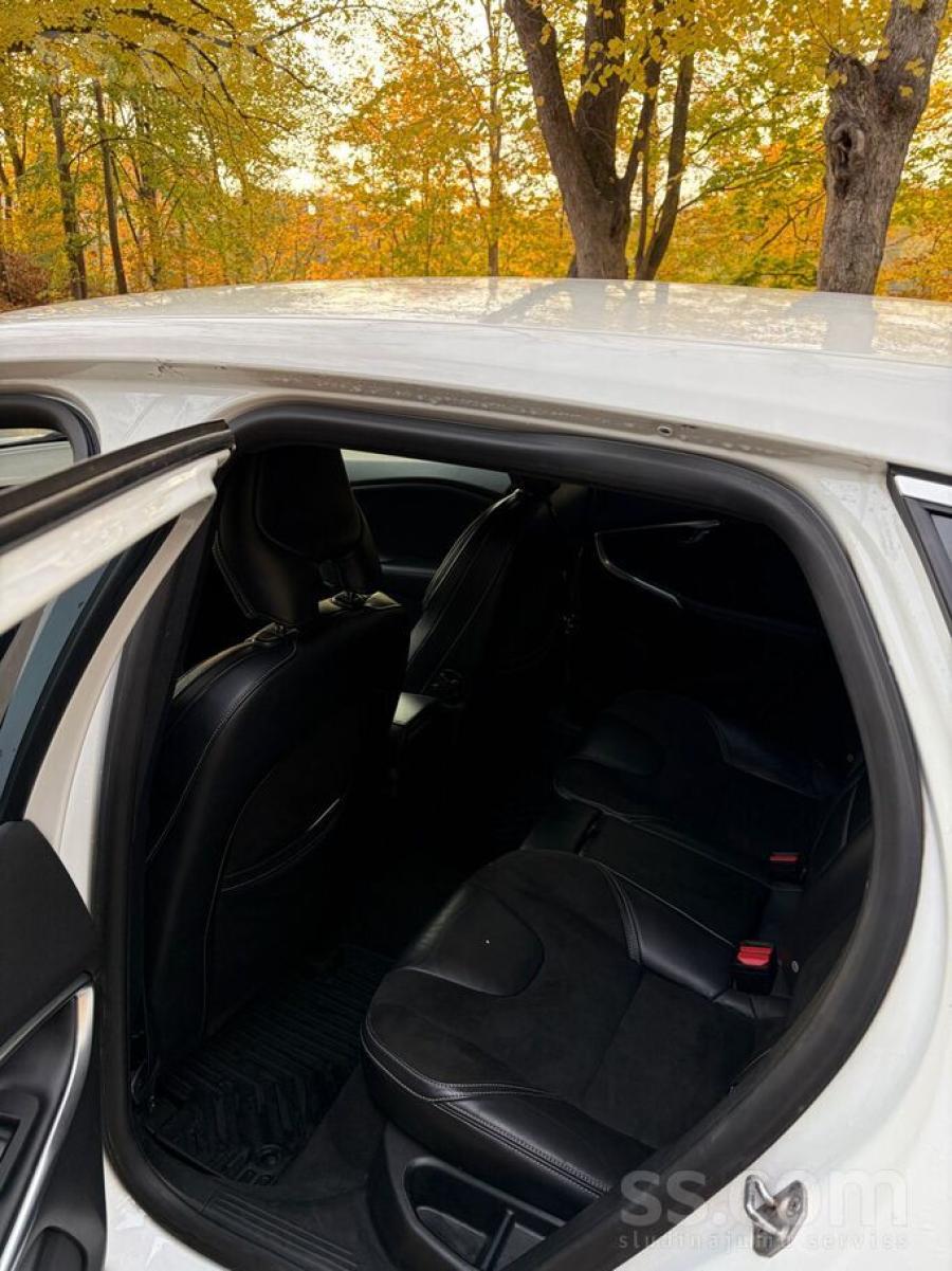 Balts Volvo V40 2015 Bauska, ar dzinēja tilpumu 2.00 L un nobraukumu 314 tūkst. km par 7600 €, foto 6 vietnē AUTOMOTO.COM.LV
