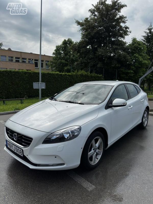 Balts Volvo V40 2015 Joniškis, ar dzinēja tilpumu 1.60 L un nobraukumu 167 tūkst. km par 6000 €, foto 3 vietnē AUTOMOTO.COM.LV