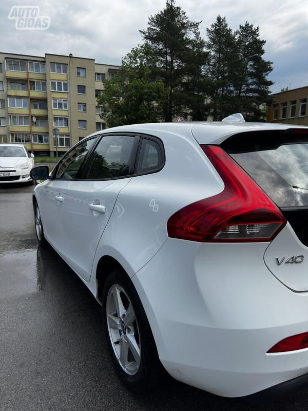 Balts Volvo V40 2015 Joniškis, ar dzinēja tilpumu 1.60 L un nobraukumu 167 tūkst. km par 6000 €, foto 4 vietnē AUTOMOTO.COM.LV