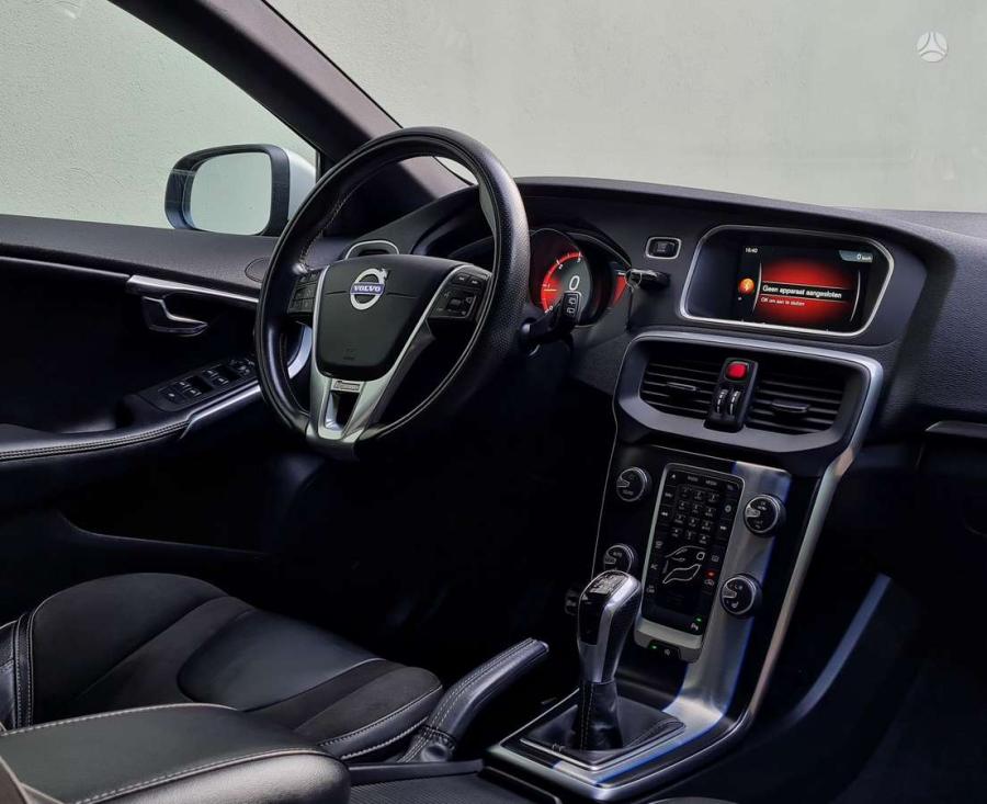 Balts Volvo V40 2015 Kauņa, ar dzinēja tilpumu 2.00 L un nobraukumu 300 tūkst. km par 6750 €, foto 12 vietnē AUTOMOTO.COM.LV