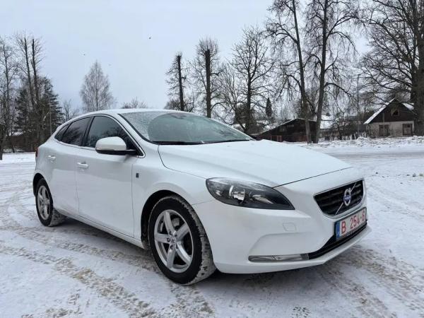 Белый Вольво В40 2015 в Огре, объемом двигателя 1.60 л и пробегом 166 тыс. км за 10700 €, фото 3 на AUTOMOTO.COM.LV