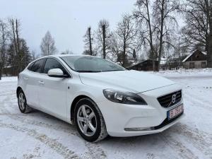 Белый Вольво В40 2015 в Огре, объемом двигателя 1.60 л и пробегом 166 тыс. км за 10700 €, фото 4 на AUTOMOTO.COM.LV