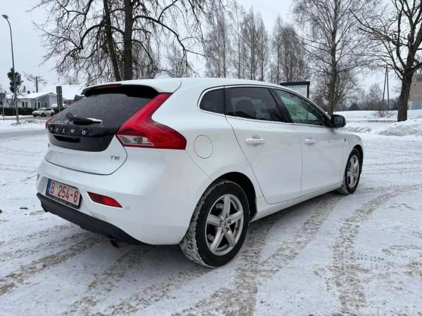 Белый Вольво В40 2015 в Огре, объемом двигателя 1.60 л и пробегом 166 тыс. км за 10700 €, фото 4 на AUTOMOTO.COM.LV