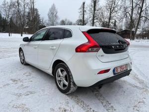 Белый Вольво В40 2015 в Огре, объемом двигателя 1.60 л и пробегом 166 тыс. км за 10700 €, фото 6 на AUTOMOTO.COM.LV