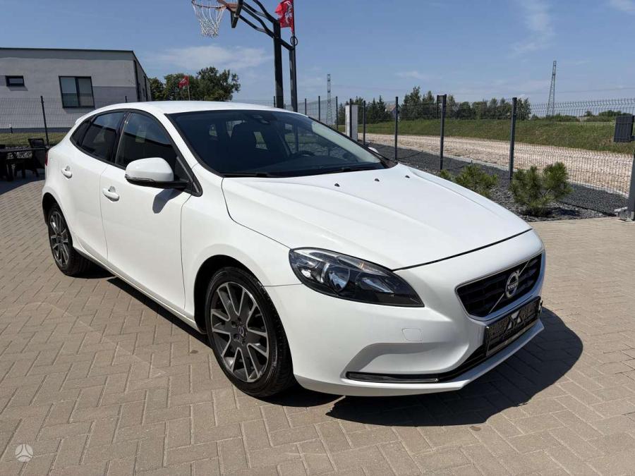 Balts Volvo V40 2015 Alīta, ar dzinēja tilpumu 2.00 L un nobraukumu 239 tūkst. km par 4999 €, foto 4 vietnē AUTOMOTO.COM.LV