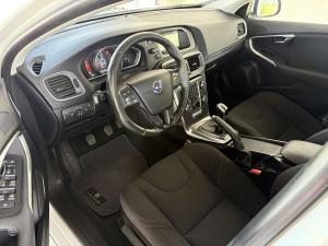 Balts Volvo V40 2015 Alīta, ar dzinēja tilpumu 2.00 L un nobraukumu 239 tūkst. km par 4999 €, foto 6 vietnē AUTOMOTO.COM.LV