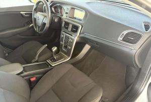 Balts Volvo V40 2015 Alīta, ar dzinēja tilpumu 2.00 L un nobraukumu 239 tūkst. km par 4999 €, foto 8 vietnē AUTOMOTO.COM.LV