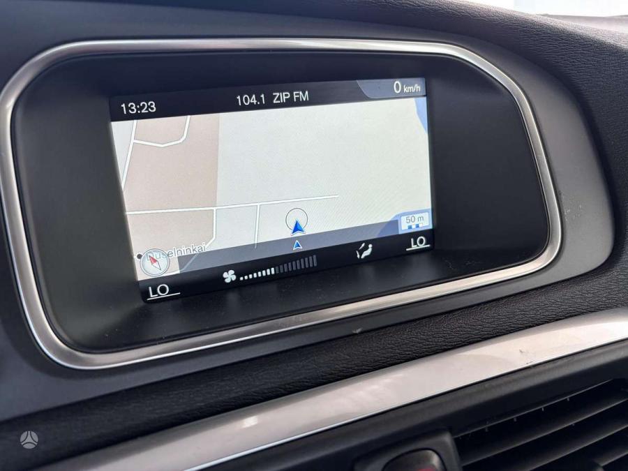 Balts Volvo V40 2015 Alīta, ar dzinēja tilpumu 2.00 L un nobraukumu 239 tūkst. km par 4999 €, foto 11 vietnē AUTOMOTO.COM.LV
