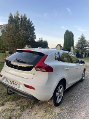 White Volvo V40 2015 in Alytus, with an engine capacity of 1.97 L and mileage of 253 thousand km for 6500 €, photo 5 on AUTOMOTO.COM.LV
