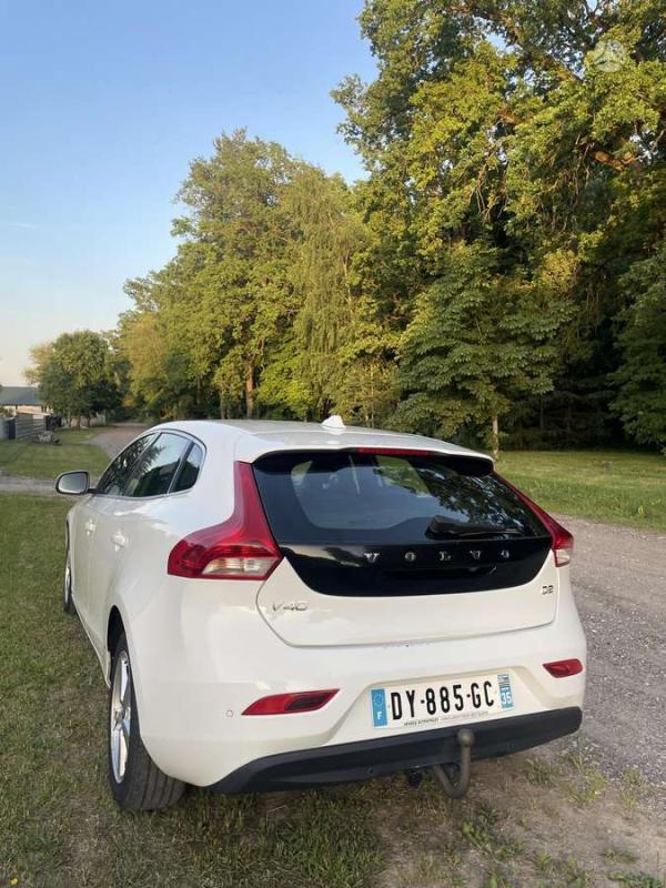 Balts Volvo V40 2015 Alīta, ar dzinēja tilpumu 1.97 L un nobraukumu 253 tūkst. km par 6500 €, foto 5 vietnē AUTOMOTO.COM.LV