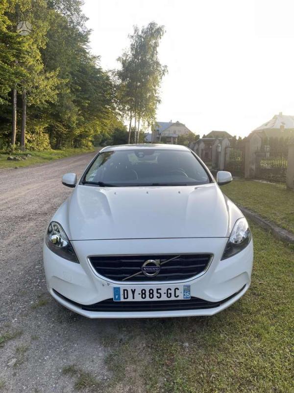 Balts Volvo V40 2015 Alīta, ar dzinēja tilpumu 1.97 L un nobraukumu 253 tūkst. km par 6500 €, foto 6 vietnē AUTOMOTO.COM.LV