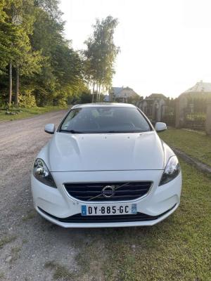 White Volvo V40 2015 in Alytus, with an engine capacity of 1.97 L and mileage of 253 thousand km for 6500 €, photo 7 on AUTOMOTO.COM.LV