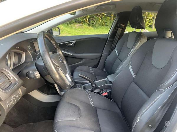 Balts Volvo V40 2015 Alīta, ar dzinēja tilpumu 1.97 L un nobraukumu 253 tūkst. km par 6500 €, foto 7 vietnē AUTOMOTO.COM.LV