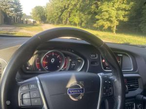 White Volvo V40 2015 in Alytus, with an engine capacity of 1.97 L and mileage of 253 thousand km for 6500 €, photo 12 on AUTOMOTO.COM.LV