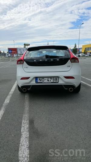 White Volvo V40 2015 in Riga, with an engine capacity of 2.00 L and mileage of 247 thousand km for 7200 €, photo 5 on AUTOMOTO.COM.LV