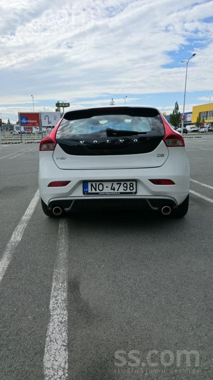 White Volvo V40 2015 in Riga, with an engine capacity of 2.00 L and mileage of 247 thousand km for 7200 €, photo 5 on AUTOMOTO.COM.LV