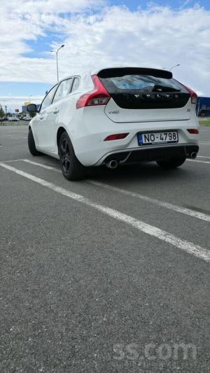 White Volvo V40 2015 in Riga, with an engine capacity of 2.00 L and mileage of 247 thousand km for 7200 €, photo 8 on AUTOMOTO.COM.LV