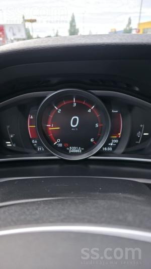 White Volvo V40 2015 in Riga, with an engine capacity of 2.00 L and mileage of 247 thousand km for 7200 €, photo 9 on AUTOMOTO.COM.LV